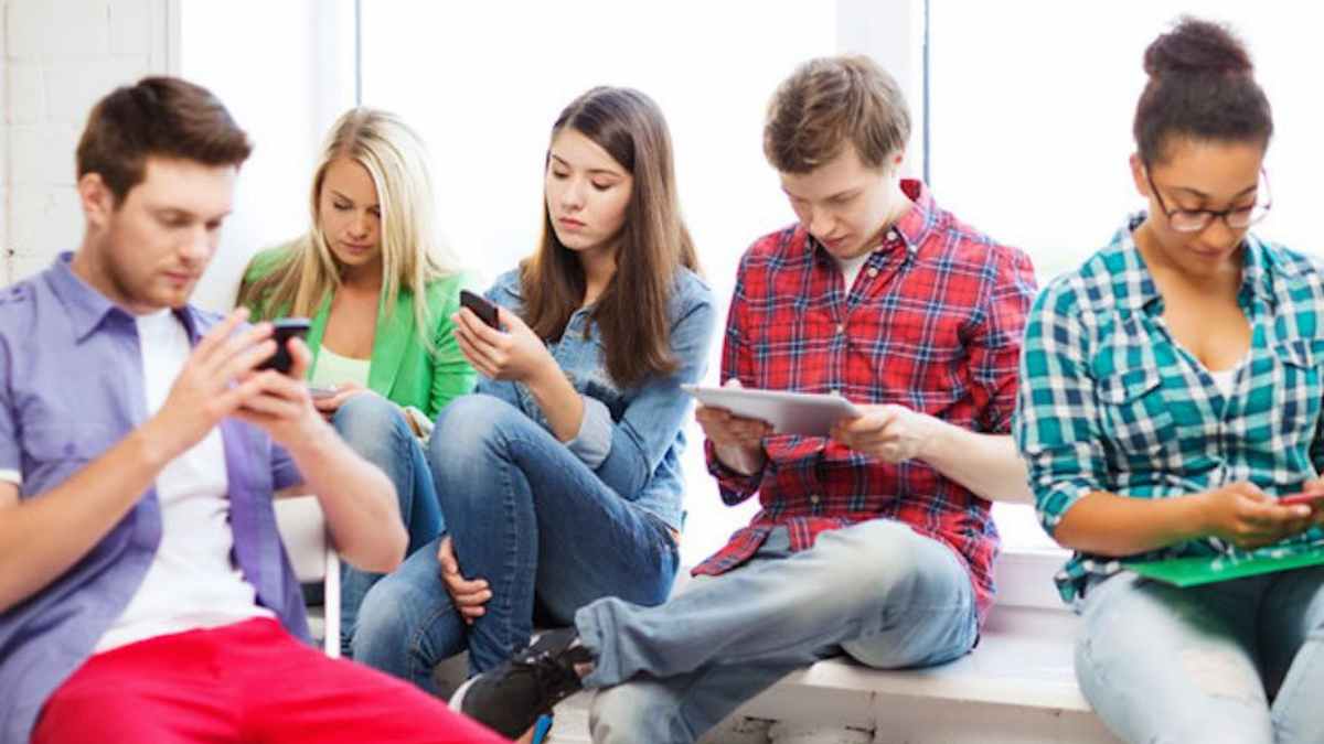 Everything You Need to Know About Instagram Addiction - DataFileHost